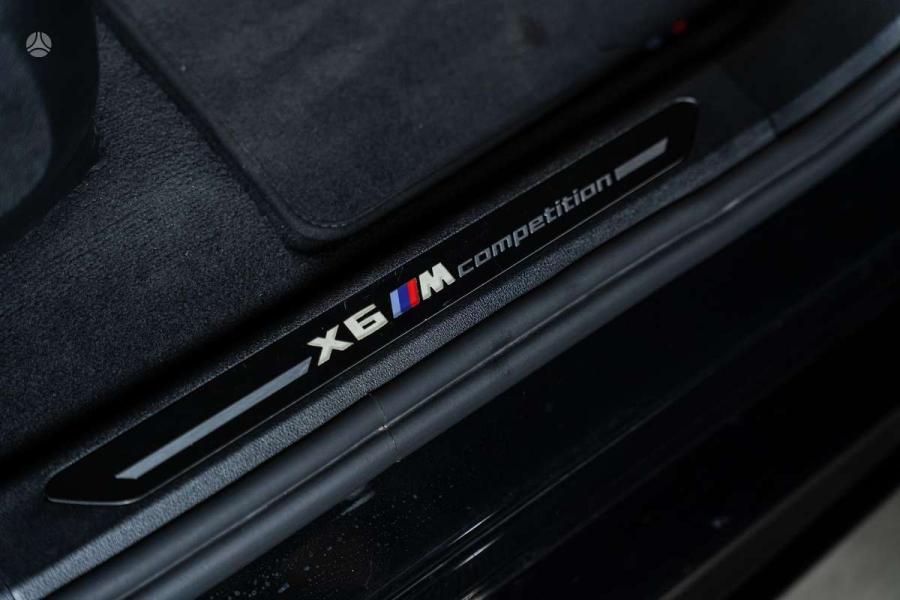 Black BMW X6 M 2022 in Vilnius, with an engine capacity of 4.40 L and mileage of 40 thousand km for 88000 €, photo 34 on AUTOMOTO.COM.LV