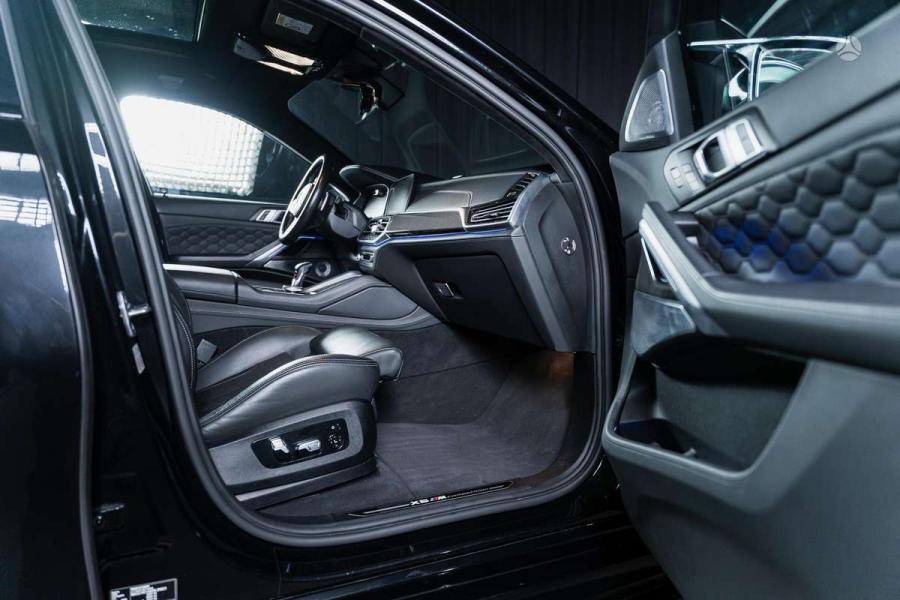 Black BMW X6 M 2022 in Vilnius, with an engine capacity of 4.40 L and mileage of 40 thousand km for 88000 €, photo 35 on AUTOMOTO.COM.LV