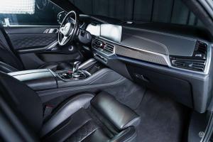 Black BMW X6 M 2022 in Vilnius, with an engine capacity of 4.40 L and mileage of 40 thousand km for 88000 €, photo 38 on AUTOMOTO.COM.LV