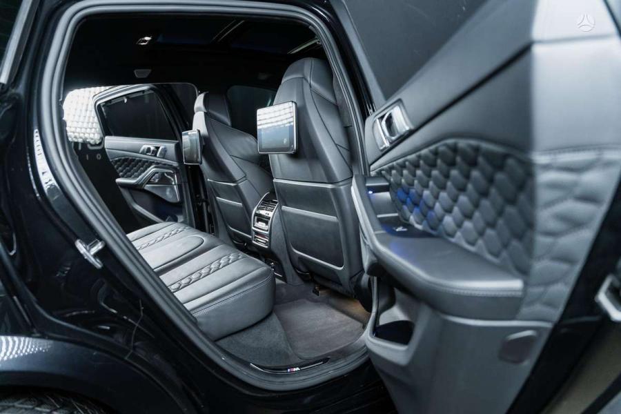 Black BMW X6 M 2022 in Vilnius, with an engine capacity of 4.40 L and mileage of 40 thousand km for 88000 €, photo 39 on AUTOMOTO.COM.LV