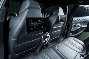 Black BMW X6 M 2022 in Vilnius, with an engine capacity of 4.40 L and mileage of 40 thousand km for 88000 €, photo 40 on AUTOMOTO.COM.LV