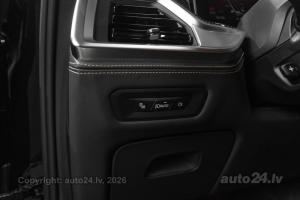 Black BMW X6 M 2024 in Riga, with an engine capacity of 4.40 L and mileage of 17 thousand km for 115000 €, photo 13 on AUTOMOTO.COM.LV