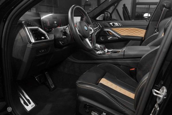 Black BMW X6 M 2024 in Riga, with an engine capacity of 4.40 L and mileage of 17 thousand km for 115000 €, photo 6 on AUTOMOTO.COM.LV
