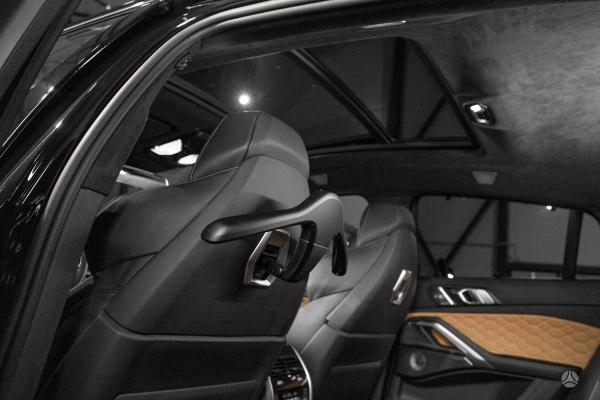 Black BMW X6 M 2024 in Riga, with an engine capacity of 4.40 L and mileage of 17 thousand km for 115000 €, photo 9 on AUTOMOTO.COM.LV