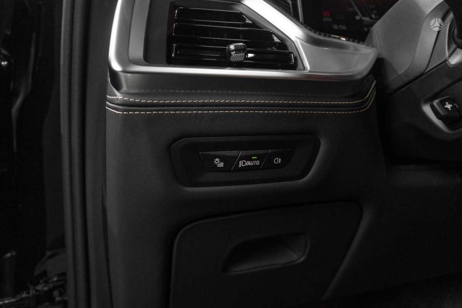 Black BMW X6 M 2024 in Riga, with an engine capacity of 4.40 L and mileage of 17 thousand km for 115000 €, photo 14 on AUTOMOTO.COM.LV