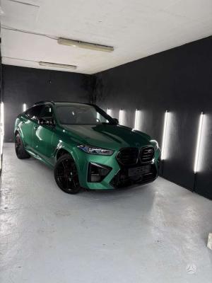 Zaļš BMW X6 M 2025 Klaipėda, ar dzinēja tilpumu 4.40 L un nobraukumu 14 tūkst. km par 115000 €, foto  vietnē AUTOMOTO.COM.LV