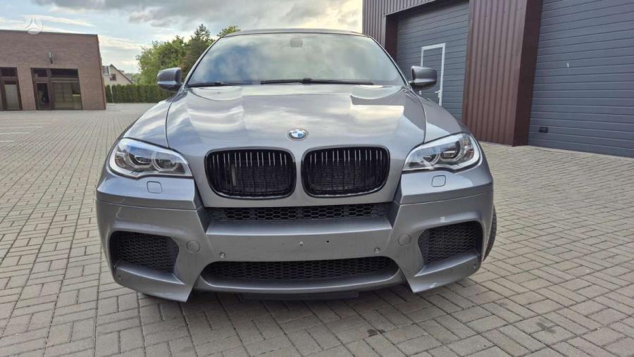Grey BMW X6 M 2014 in Kaisiadorys, with an engine capacity of 4.40 L and mileage of 116 thousand km for 20950 €, photo 2 on AUTOMOTO.COM.LV