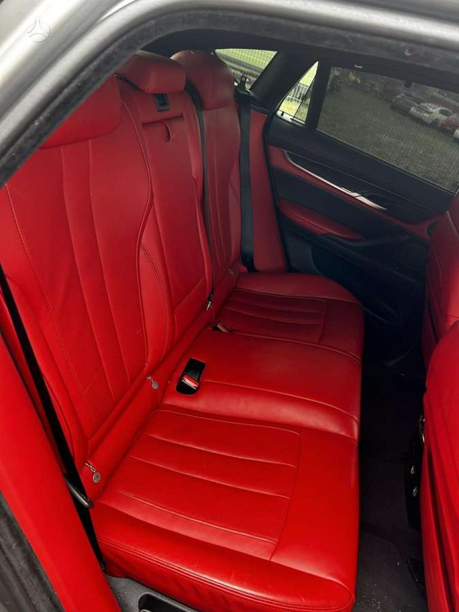 Pelēks BMW X6 M 2016 Panevēža, ar dzinēja tilpumu 4.40 L un nobraukumu 220 tūkst. km par 17200 €, foto 17 vietnē AUTOMOTO.COM.LV