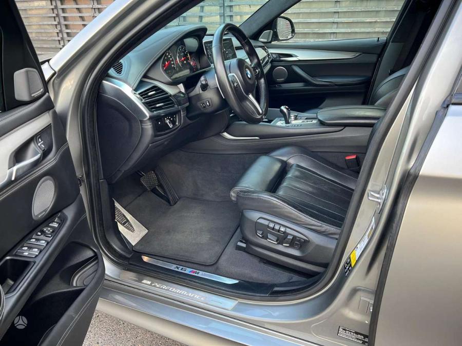 Grey BMW X6 M 2017 in Vilnius, with an engine capacity of 4.40 L and mileage of 68 thousand km for 34000 €, photo 12 on AUTOMOTO.COM.LV