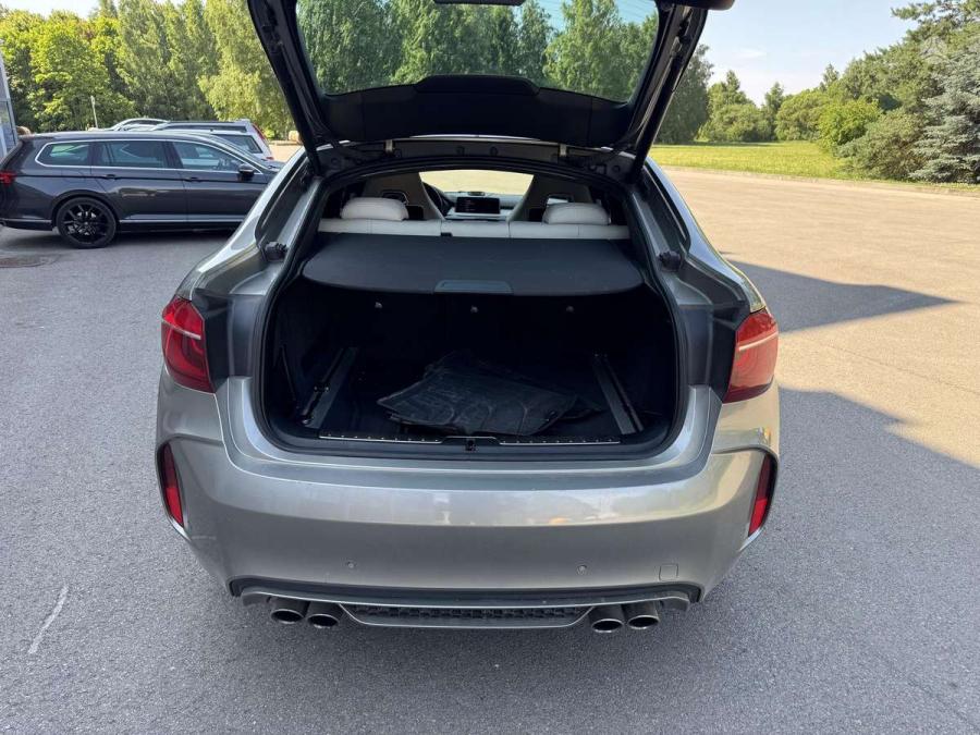Grey BMW X6 M 2017 in Alytus, with an engine capacity of 4.40 L and mileage of 136 thousand km for 24700 €, photo 6 on AUTOMOTO.COM.LV