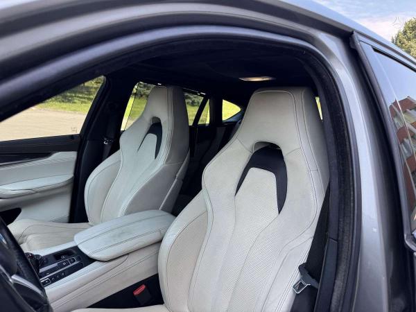 Pelēks BMW X6 M 2017 Alīta, ar dzinēja tilpumu 4.40 L un nobraukumu 136 tūkst. km par 24700 €, foto 8 vietnē AUTOMOTO.COM.LV