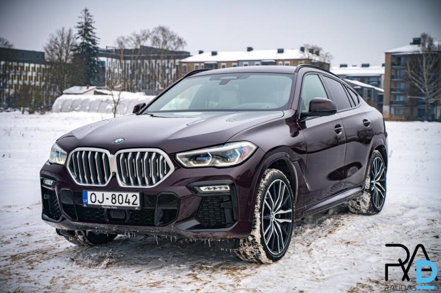 Violet BMW X6 M 2020 in Riga, with an engine capacity of 3.00 L and mileage of 77 thousand km for 56990 €, photo 1 on AUTOMOTO.COM.LV