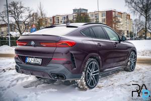 Violet BMW X6 M 2020 in Riga, with an engine capacity of 3.00 L and mileage of 77 thousand km for 56990 €, photo 3 on AUTOMOTO.COM.LV