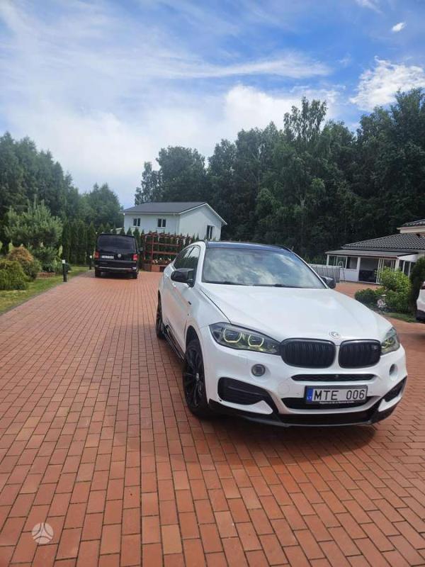 White BMW X6 M 2015 in Elektrenai, with an engine capacity of 2.99 L and mileage of 396 thousand km for 22499 €, photo 4 on AUTOMOTO.COM.LV