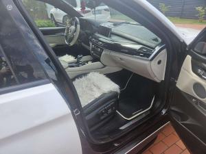 Balts BMW X6 M 2015 Elektrėnai, ar dzinēja tilpumu 2.99 L un nobraukumu 396 tūkst. km par 22499 €, foto 8 vietnē AUTOMOTO.COM.LV