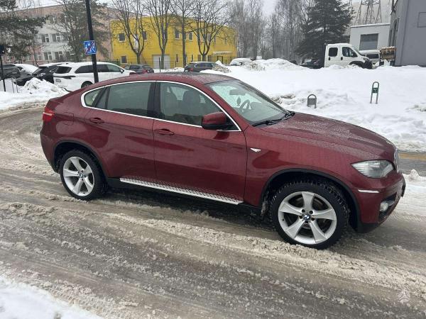 Red BMW X6 2009 in Vilnius, with an engine capacity of 2.99 L and mileage of 278 thousand km for 10300 €, photo 5 on AUTOMOTO.COM.LV