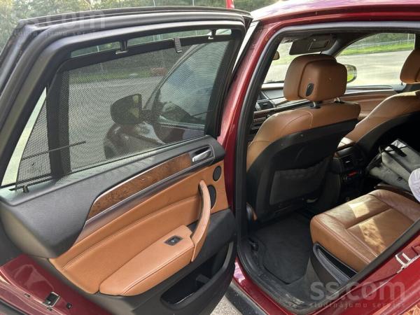 Red BMW X6 2011 in Riga, with an engine capacity of 4.40 L and mileage of 217 thousand km for 14000 €, photo 3 on AUTOMOTO.COM.LV