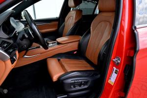 Red BMW X6 2015 in Kretinga, with an engine capacity of 2.98 L and mileage of 128 thousand km for 28999 €, photo 19 on AUTOMOTO.COM.LV