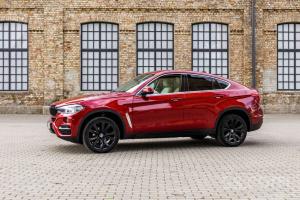 Red BMW X6 2017 in Riga, with an engine capacity of 3.00 L and mileage of 175 thousand km for 29000 €, photo 3 on AUTOMOTO.COM.LV