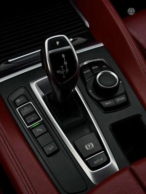 Red BMW X6 2018 in Vilnius, with an engine capacity of 2.99 L and mileage of 246 thousand km for 20950 €, photo 21 on AUTOMOTO.COM.LV