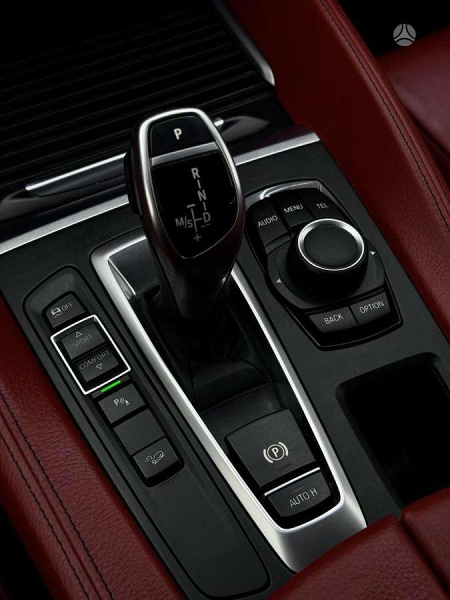 Red BMW X6 2018 in Vilnius, with an engine capacity of 2.99 L and mileage of 246 thousand km for 20950 €, photo 21 on AUTOMOTO.COM.LV