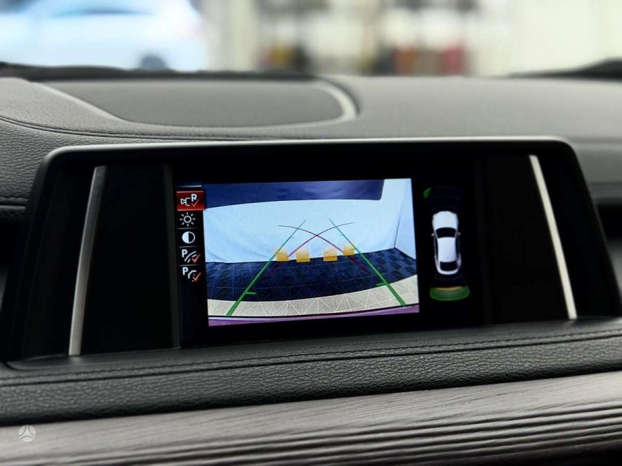 Red BMW X6 2018 in Vilnius, with an engine capacity of 2.99 L and mileage of 246 thousand km for 20950 €, photo 24 on AUTOMOTO.COM.LV