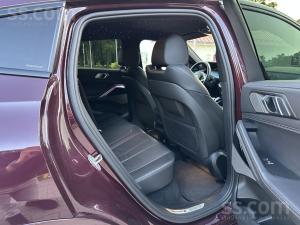 Red BMW X6 2020 in Jelgava, with an engine capacity of 3.00 L and mileage of 118 thousand km for 53500 €, photo 17 on AUTOMOTO.COM.LV