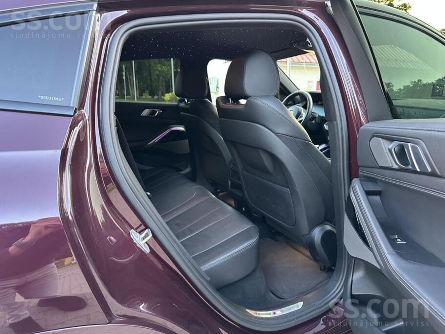 Red BMW X6 2020 in Jelgava, with an engine capacity of 3.00 L and mileage of 118 thousand km for 53500 €, photo 17 on AUTOMOTO.COM.LV