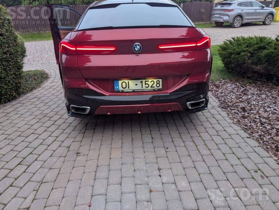 Red BMW X6 2021 in Riga, with an engine capacity of 3.00 L and mileage of 118 thousand km for 51000 €, photo 3 on AUTOMOTO.COM.LV