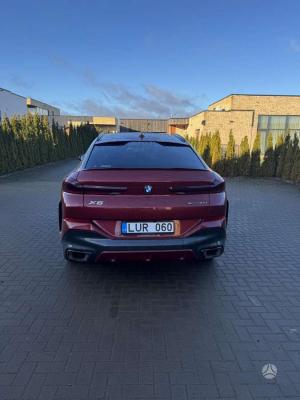 Red BMW X6 2021 in Vilnius, with an engine capacity of 3.00 L and mileage of 112 thousand km for 64500 €, photo 2 on AUTOMOTO.COM.LV