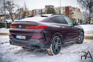 Violet BMW X6 2020 in Riga, with an engine capacity of 2.99 L and mileage of 77 thousand km for 56990 €, photo 4 on AUTOMOTO.COM.LV