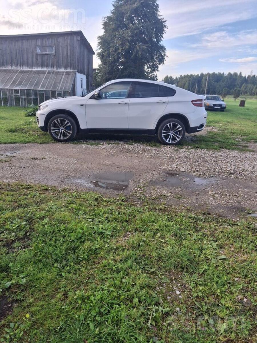White BMW X6 2013 in Tukums, with an engine capacity of 3.00 L and mileage of 238 thousand km for 13900 €, photo 1 on AUTOMOTO.COM.LV