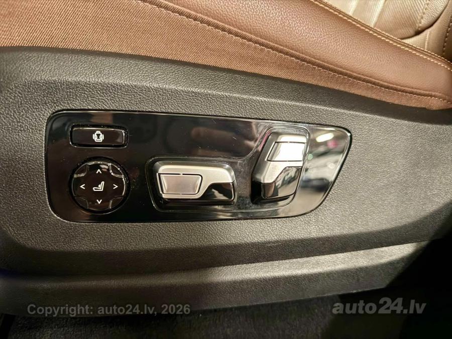 White BMW X6 2020 in Tallinn, with an engine capacity of 3.00 L and mileage of 115 thousand km for 54995 €, photo 17 on AUTOMOTO.COM.LV