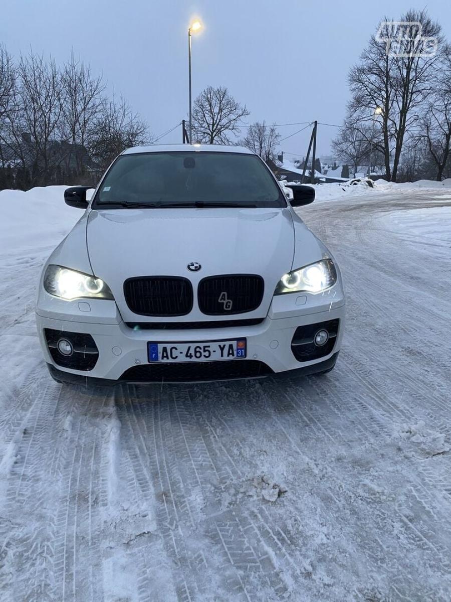 White BMW X6 2009 in Ukmerge, with an engine capacity of 3.00 L and mileage of 334 thousand km for 12000 €, photo 1 on AUTOMOTO.COM.LV