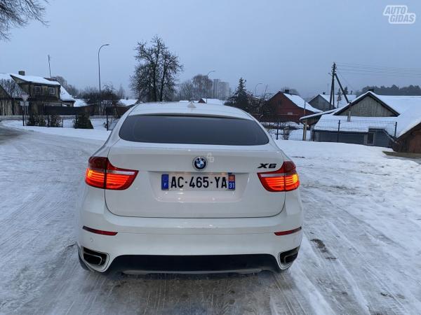 White BMW X6 2009 in Ukmerge, with an engine capacity of 3.00 L and mileage of 334 thousand km for 12000 €, photo 2 on AUTOMOTO.COM.LV