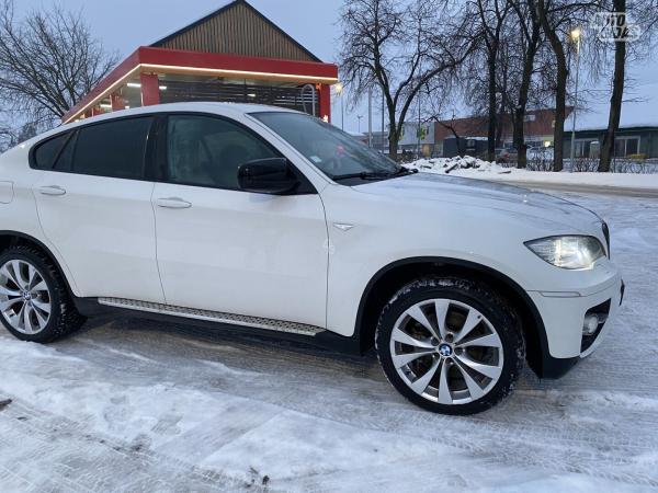 White BMW X6 2009 in Ukmerge, with an engine capacity of 3.00 L and mileage of 334 thousand km for 12000 €, photo 6 on AUTOMOTO.COM.LV