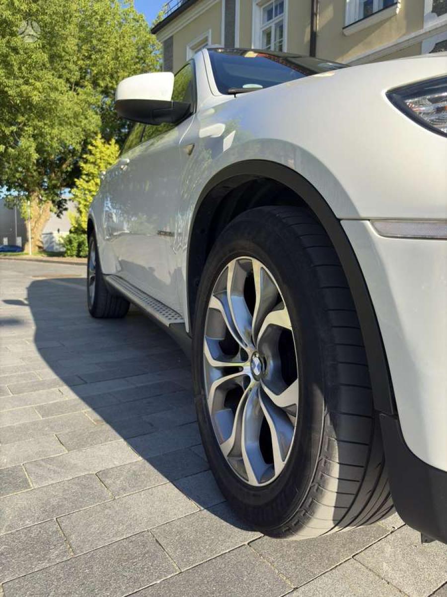 White BMW X6 2009 in Marijampole, with an engine capacity of 2.99 L and mileage of 330 thousand km for 11900 €, photo 7 on AUTOMOTO.COM.LV
