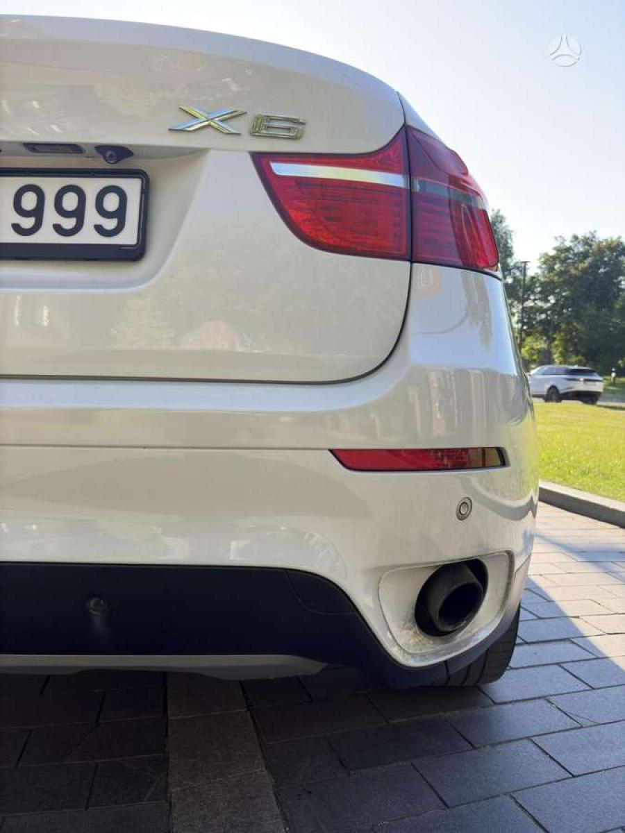 White BMW X6 2009 in Marijampole, with an engine capacity of 2.99 L and mileage of 330 thousand km for 11900 €, photo 9 on AUTOMOTO.COM.LV