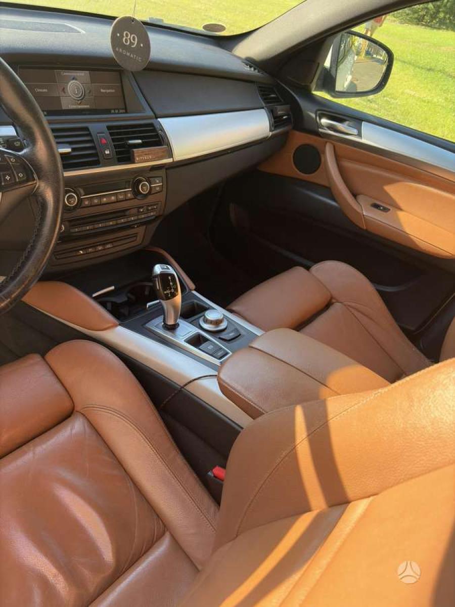 White BMW X6 2009 in Marijampole, with an engine capacity of 2.99 L and mileage of 330 thousand km for 11900 €, photo 15 on AUTOMOTO.COM.LV
