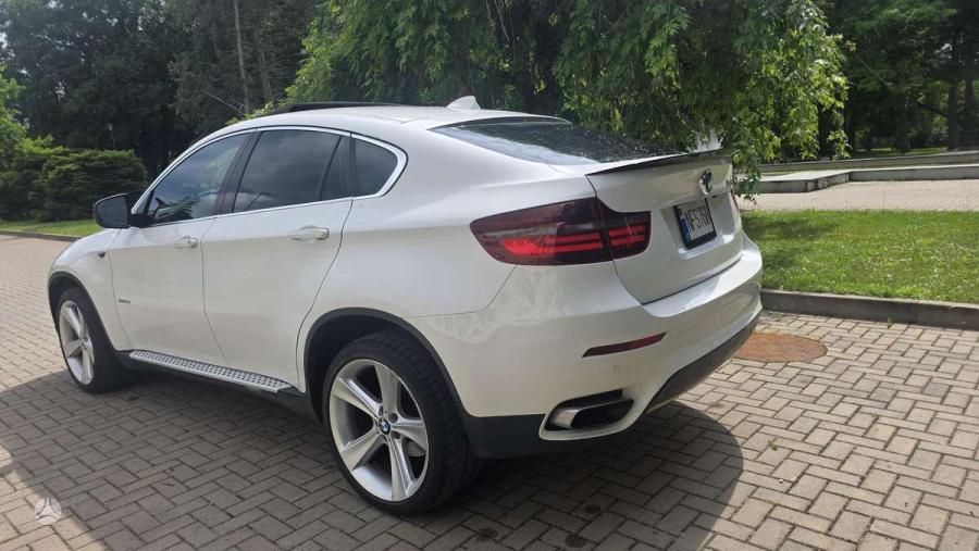 White BMW X6 2009 in Kedainiai, with an engine capacity of 4.40 L and mileage of 183 thousand km for 13333 €, photo 8 on AUTOMOTO.COM.LV
