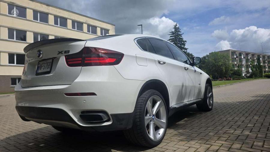 White BMW X6 2009 in Kedainiai, with an engine capacity of 4.40 L and mileage of 183 thousand km for 13333 €, photo 12 on AUTOMOTO.COM.LV