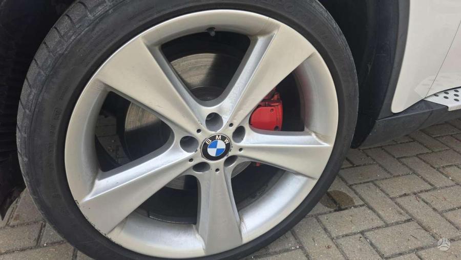 White BMW X6 2009 in Kedainiai, with an engine capacity of 4.40 L and mileage of 183 thousand km for 13333 €, photo 23 on AUTOMOTO.COM.LV