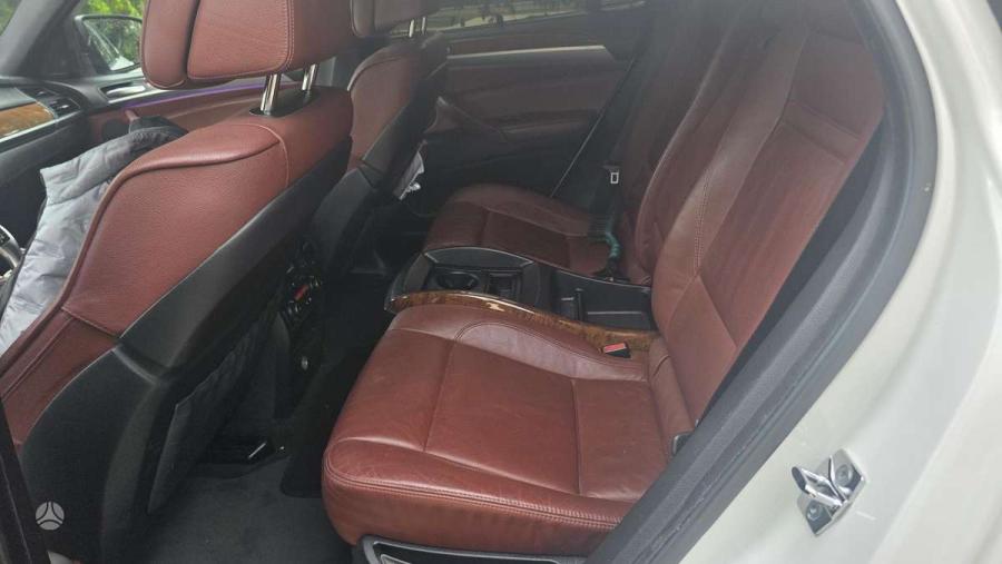 White BMW X6 2009 in Kedainiai, with an engine capacity of 4.40 L and mileage of 183 thousand km for 13333 €, photo 26 on AUTOMOTO.COM.LV