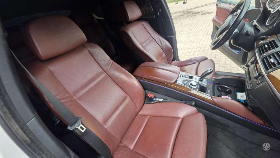 White BMW X6 2009 in Kedainiai, with an engine capacity of 4.40 L and mileage of 183 thousand km for 13333 €, photo 31 on AUTOMOTO.COM.LV
