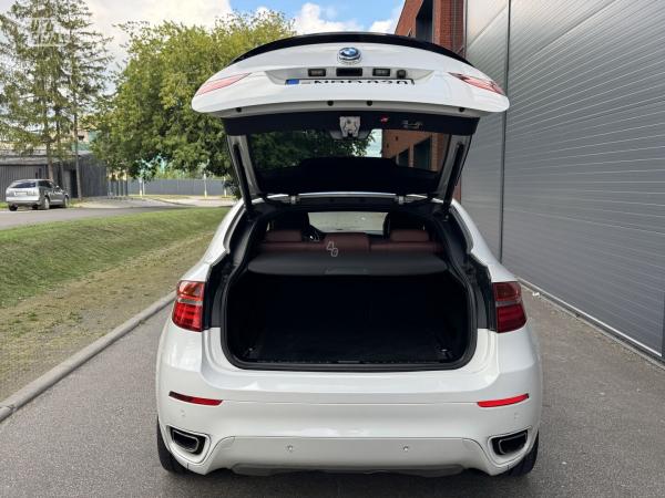 White BMW X6 2009 in Klaipeda, with an engine capacity of 3.00 L and mileage of 318 thousand km for 12500 €, photo 7 on AUTOMOTO.COM.LV
