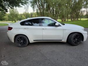 White BMW X6 2009 in Silute, with an engine capacity of 3.00 L and mileage of 390 thousand km for 9100 €, photo 5 on AUTOMOTO.COM.LV