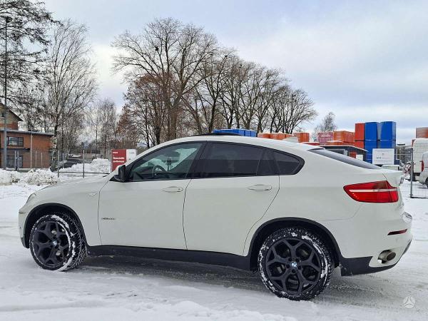 White BMW X6 2011 in Klaipeda, with an engine capacity of 3.00 L and mileage of 266 thousand km for 11600 €, photo 4 on AUTOMOTO.COM.LV