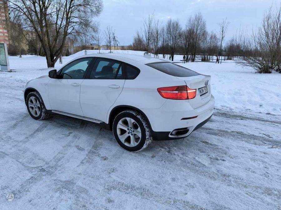 White BMW X6 2011 in Panevezys, with an engine capacity of 2.98 L and mileage of 260 thousand km for 12212 €, photo 2 on AUTOMOTO.COM.LV