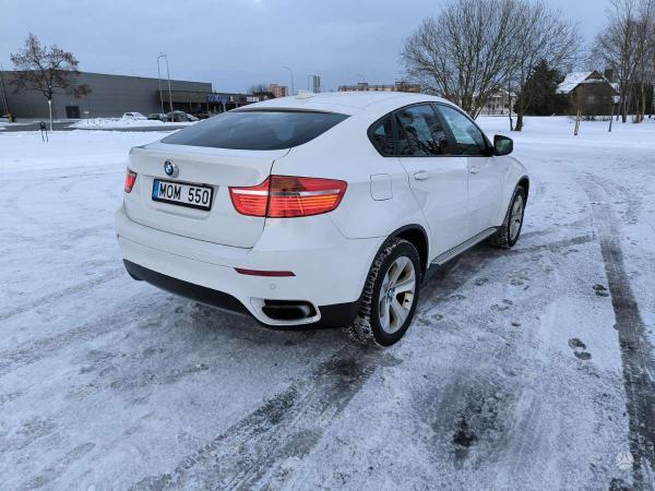 White BMW X6 2011 in Panevezys, with an engine capacity of 2.98 L and mileage of 260 thousand km for 12212 €, photo 3 on AUTOMOTO.COM.LV
