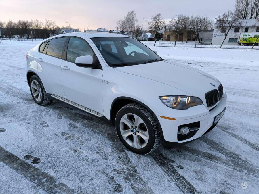White BMW X6 2011 in Panevezys, with an engine capacity of 2.98 L and mileage of 260 thousand km for 12212 €, photo 5 on AUTOMOTO.COM.LV